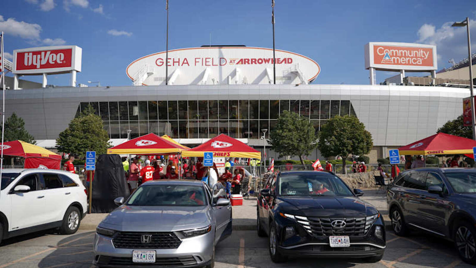 Chiefs President: Team Weighing These Factors in Stadium Decision ...