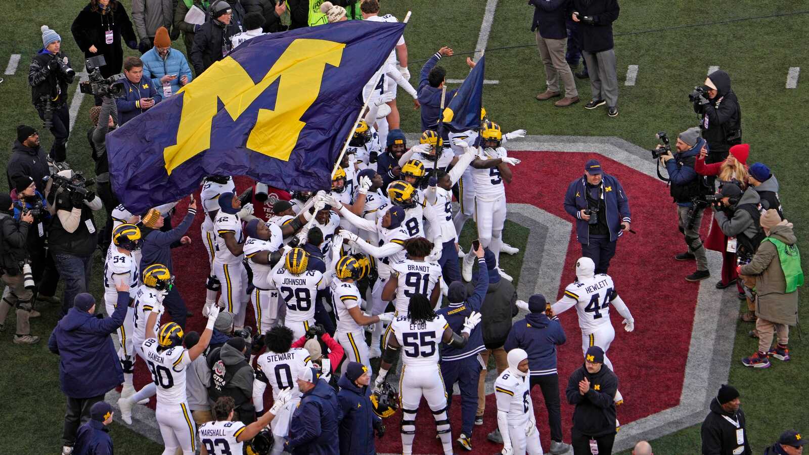 Watch: Michigan players plant flag at Ohio Stadium, which sparked ...