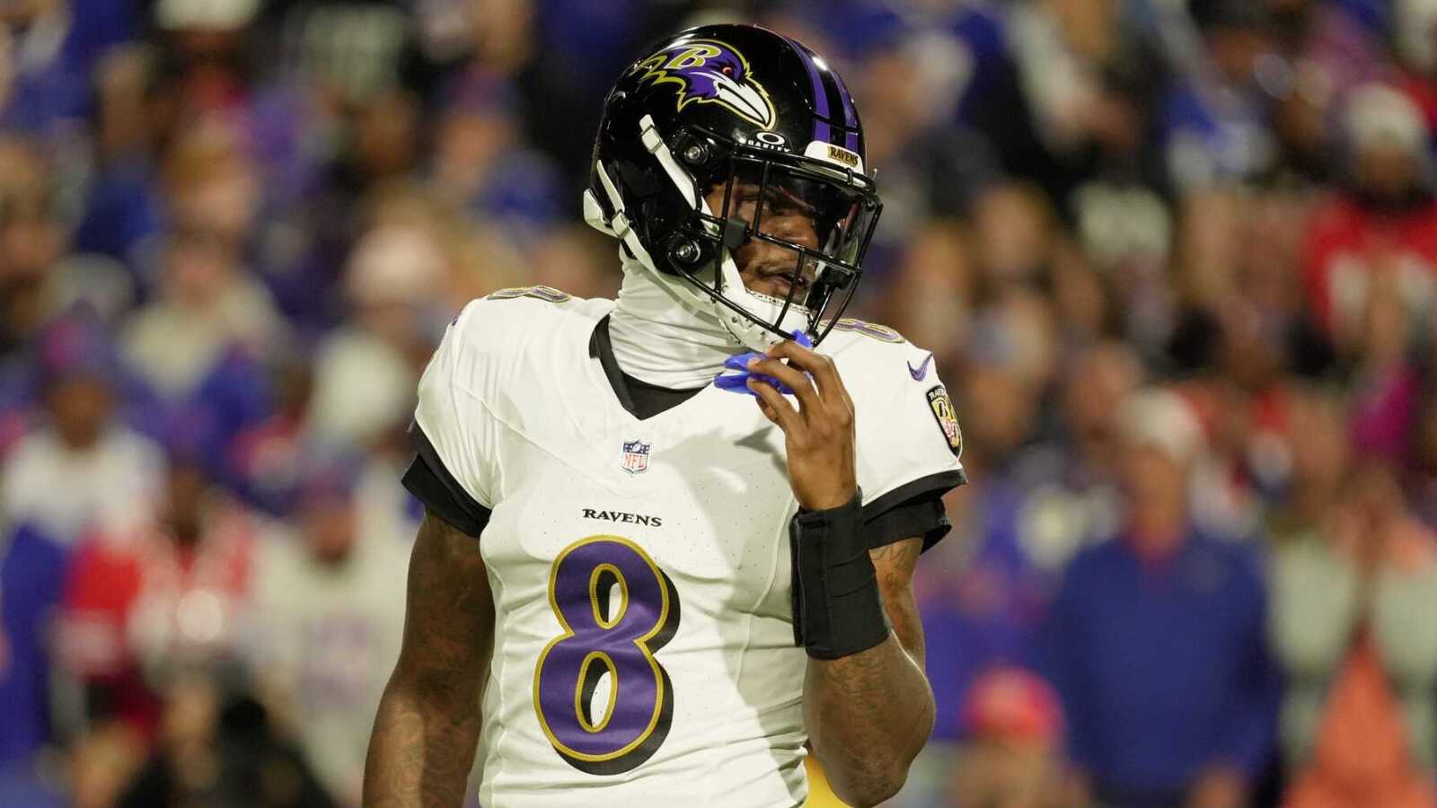 Bills Fan Banned Indefinitely for Shoving Lamar Jackson and DeAndre Hopkins | Yardbarker