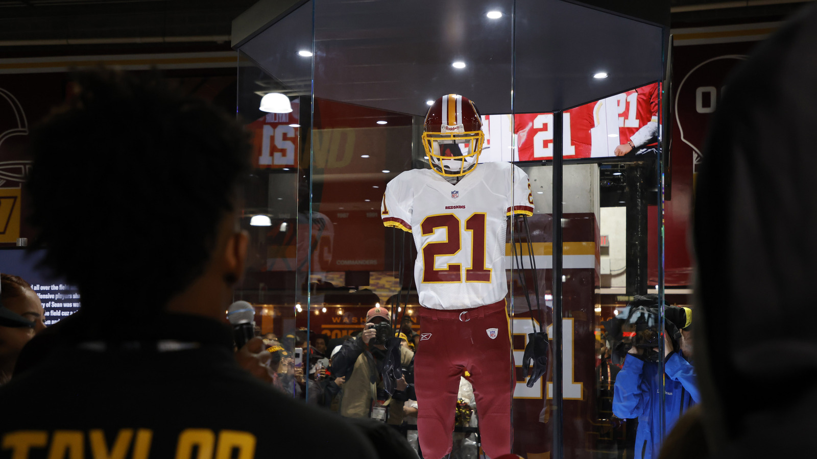 Commanders to replace criticized Sean Taylor memorial with real statue ...