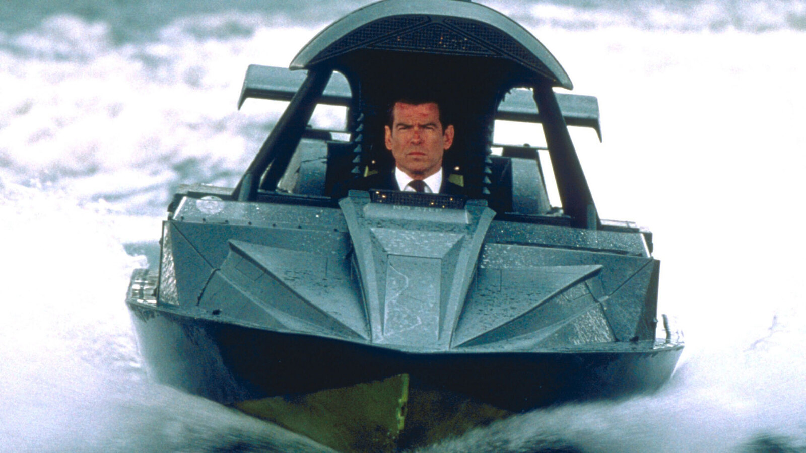 The 25 greatest set-pieces from James Bond films | Yardbarker