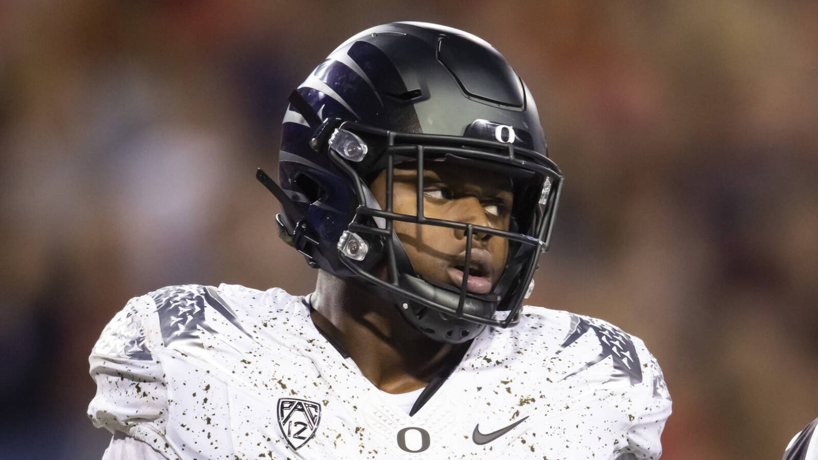 Oregon's Johnson punches Oregon State fan after loss | Yardbarker