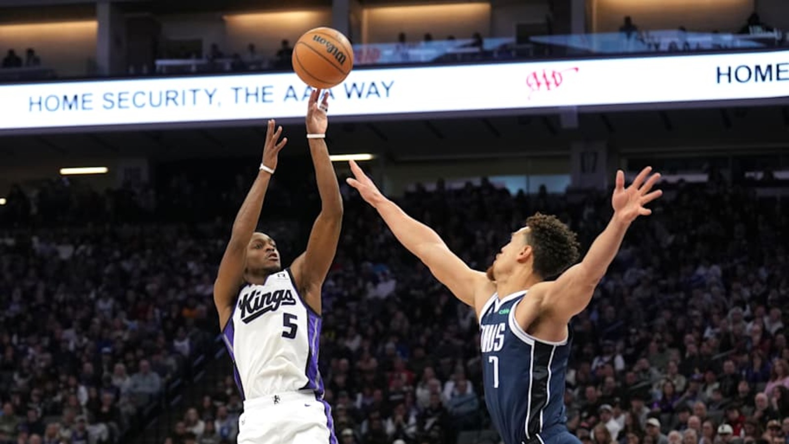 Kings Snap Losing Streak with Comeback Win Over Mavericks | Yardbarker