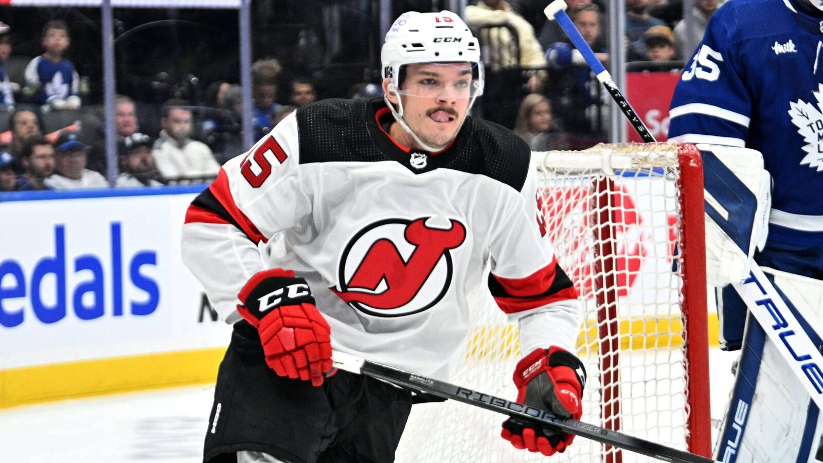 Sharks acquire Shane Bowers from Devils for Thomas Bordeleau | Yardbarker