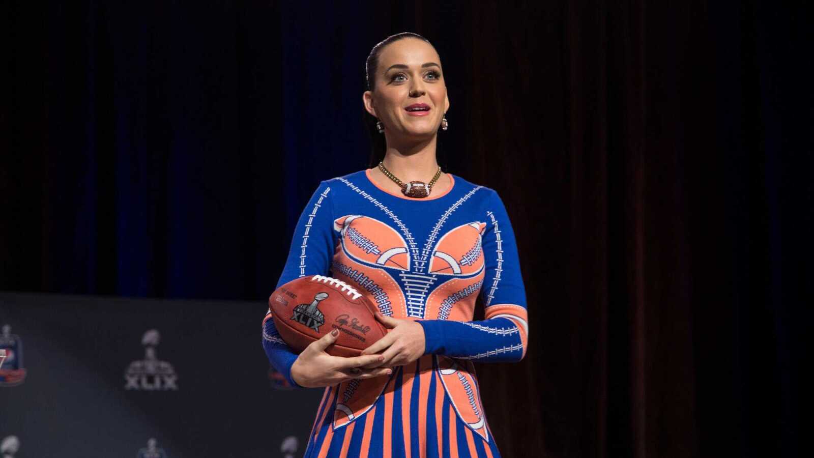 Katy Perry nearly falls mid-concert due to faulty prop | Yardbarker