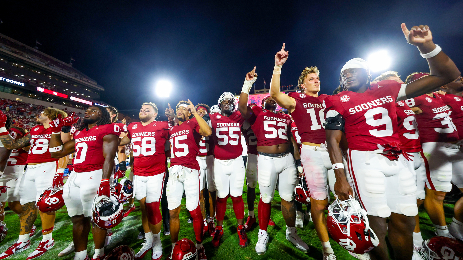 Oklahoma Sooners football team giving back to the community in the best ...