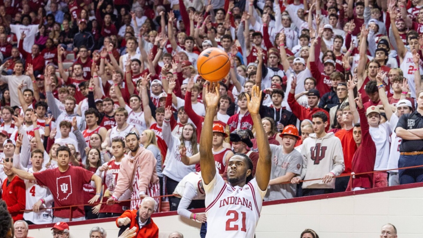Watch: Mackenzie Mgbako 3-Pointer Gives Indiana Double-Digit Lead Over ...