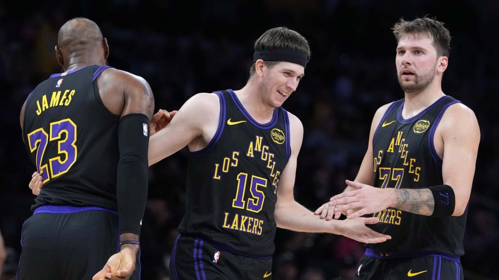 Lakers' star trio back together to battle resurgent Clippers | Yardbarker