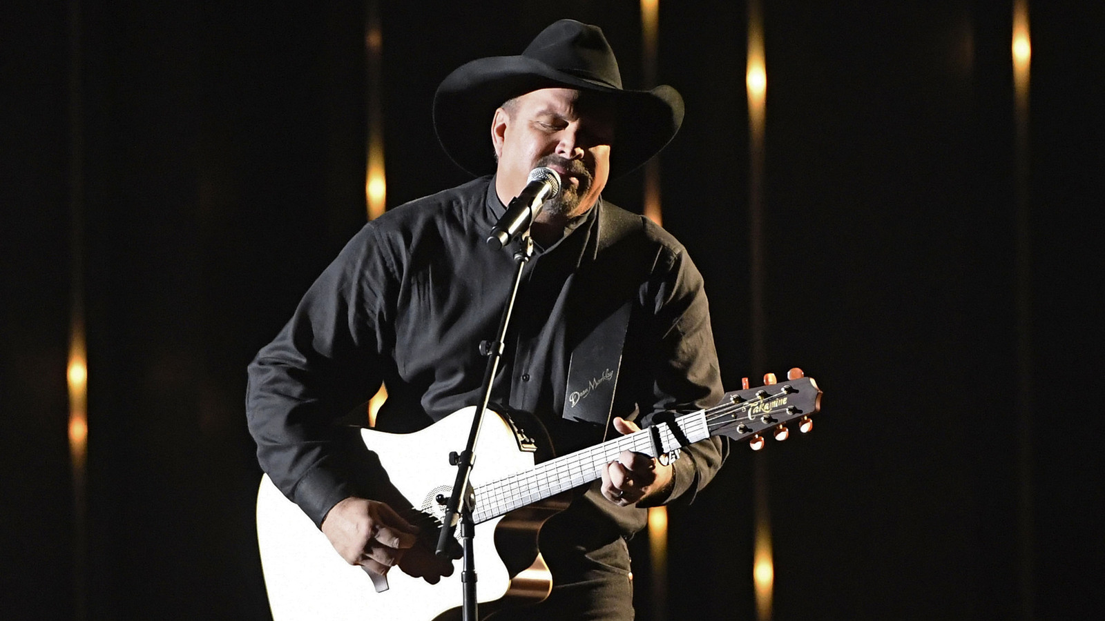 20 country songs that never fail to make the tears flow | Yardbarker