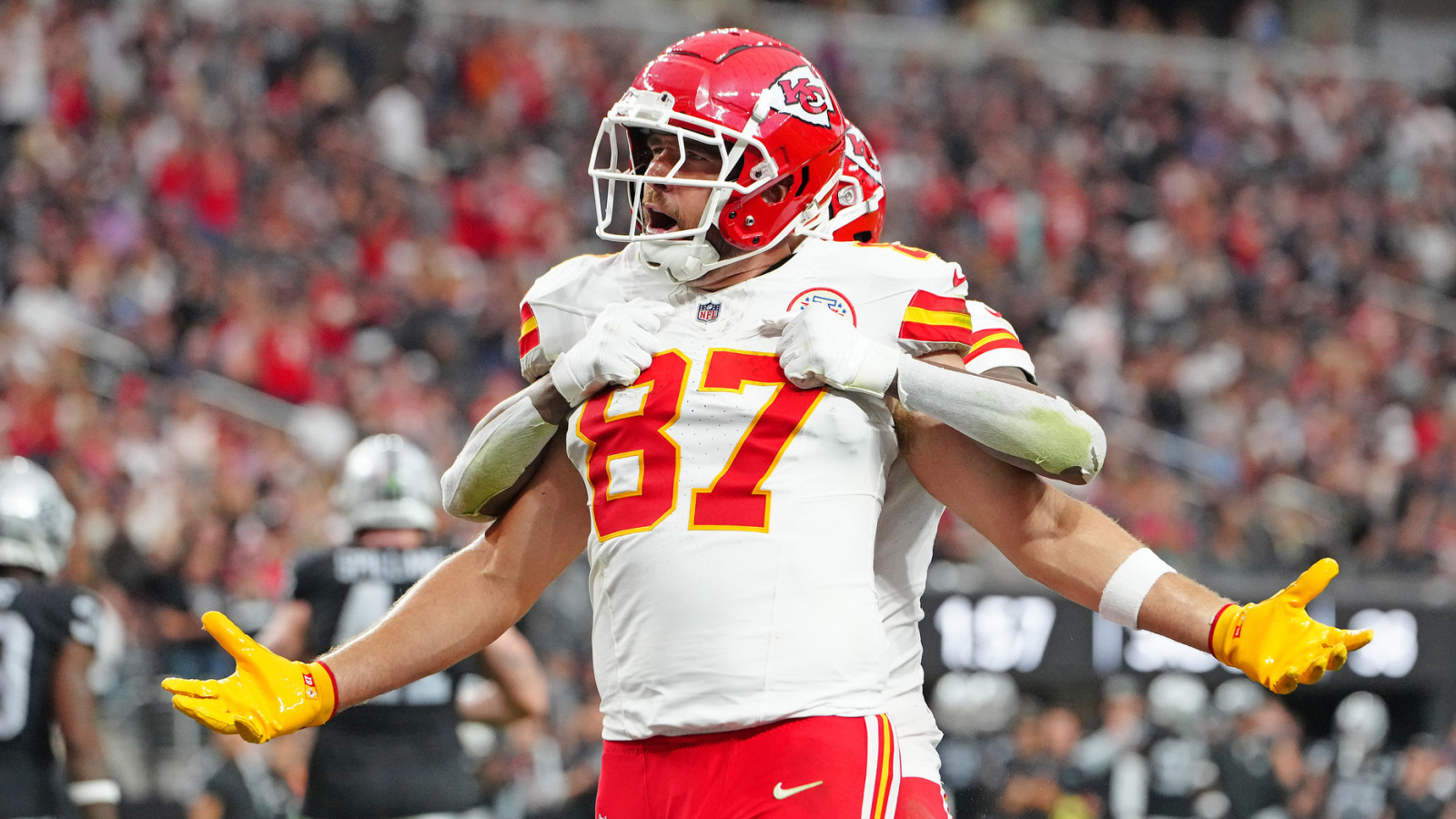 Watch: Chiefs' Kelce catches first TD of season vs. Raiders | Yardbarker