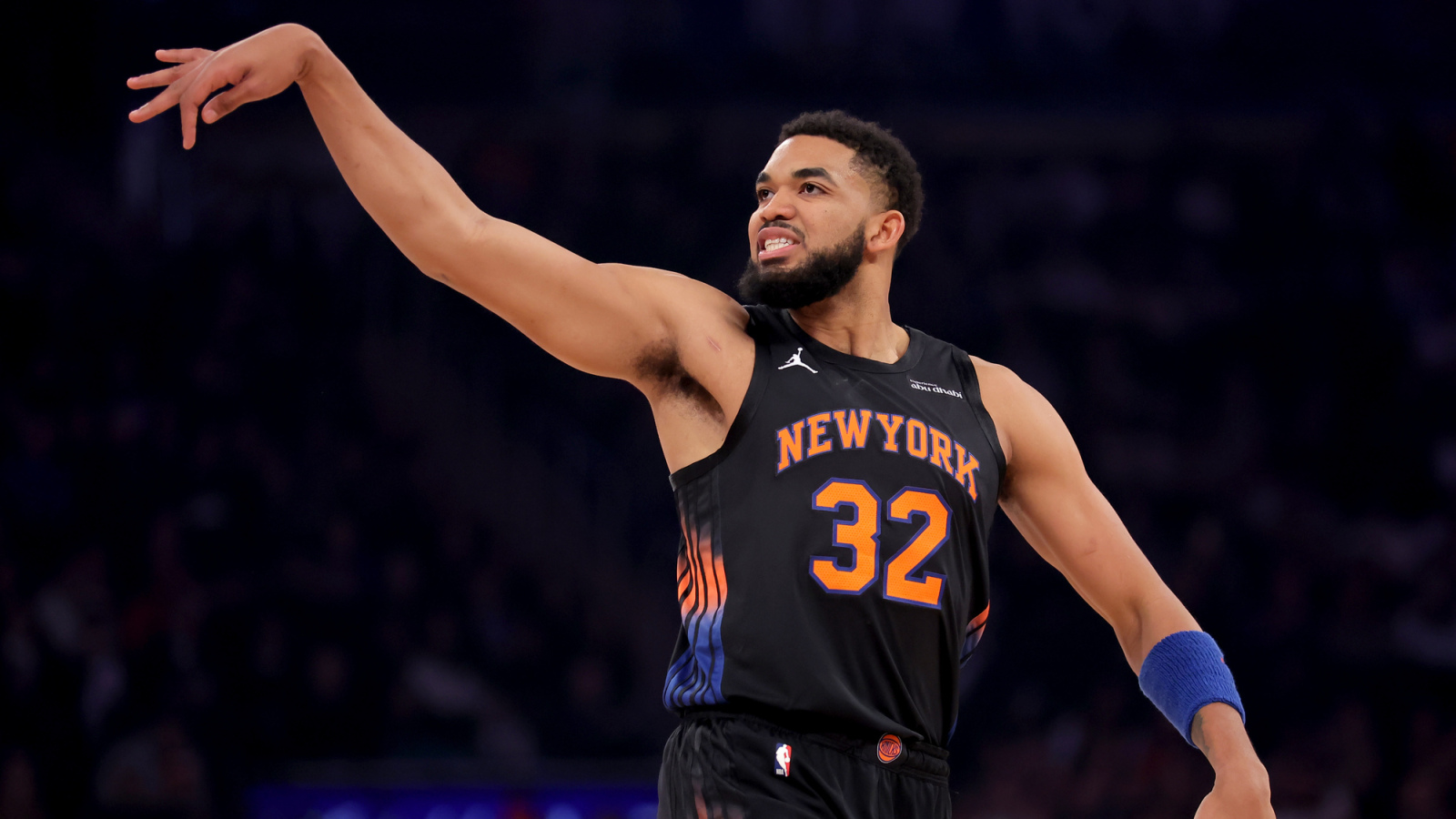 Karl-Anthony Towns cleans the glass in Knicks' fifth straight win ...