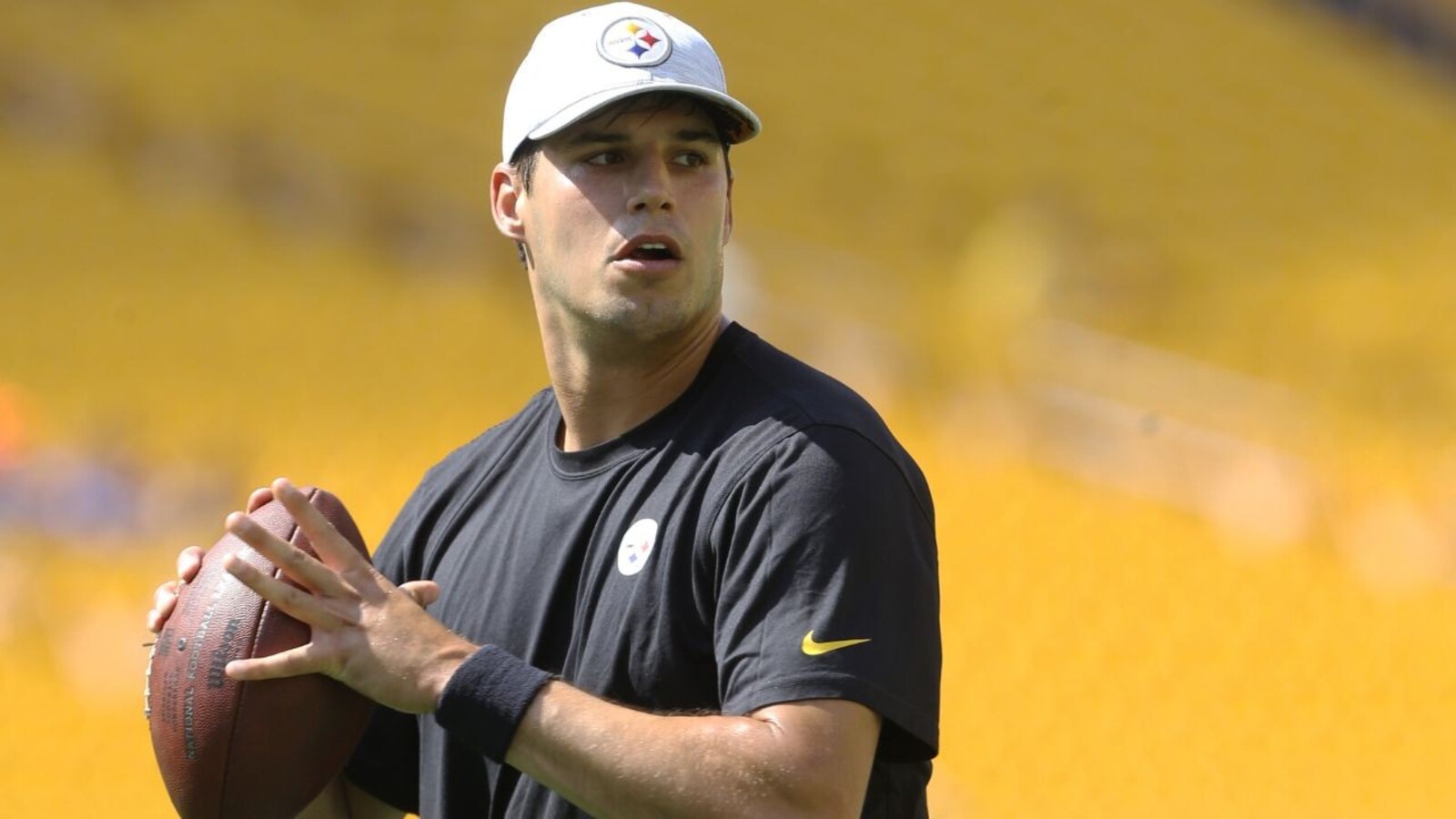 'He’s a Troll': Injured Aaron Rodgers Highlights Mason Rudolph’s Role ...