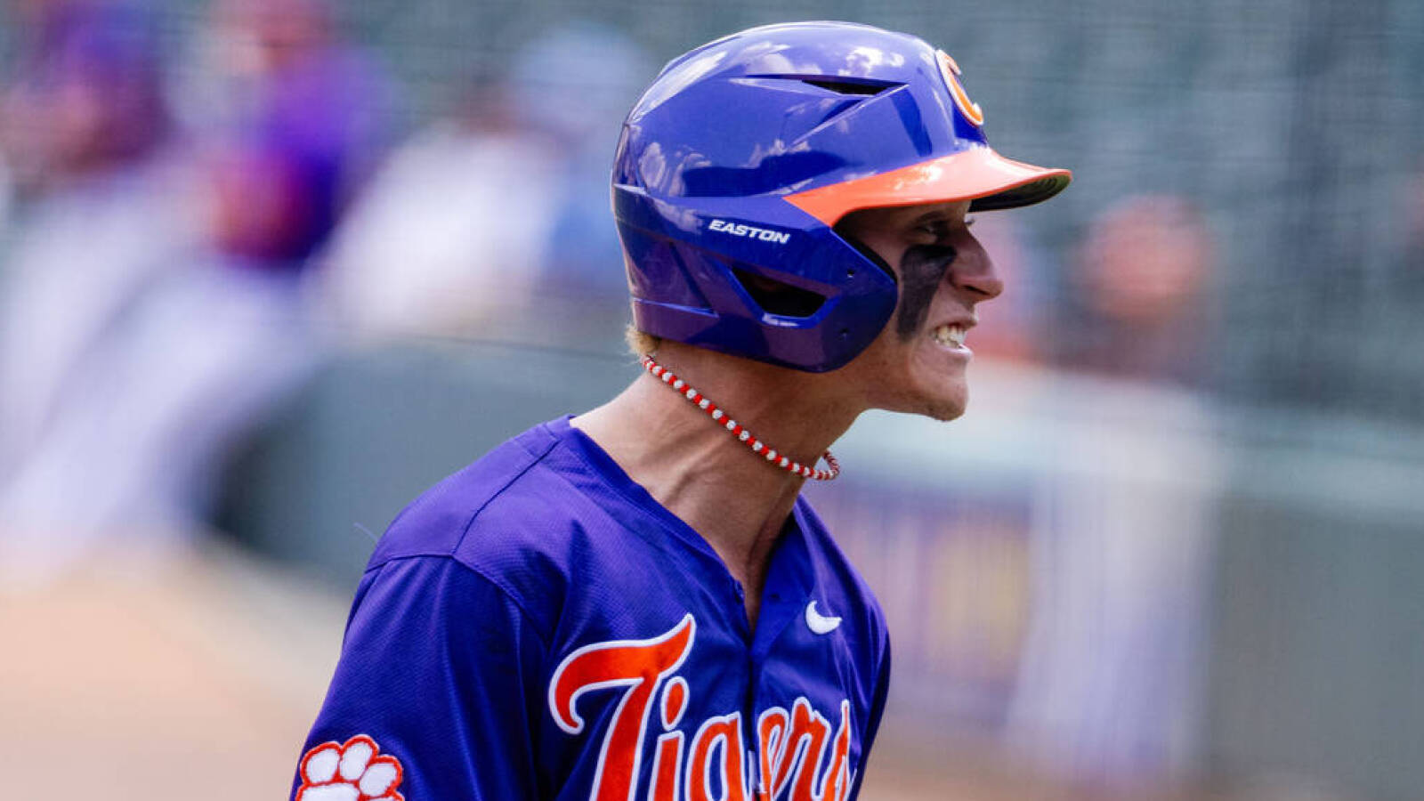 Watch: Clemson centerfielder makes incredible game-saving catch ...