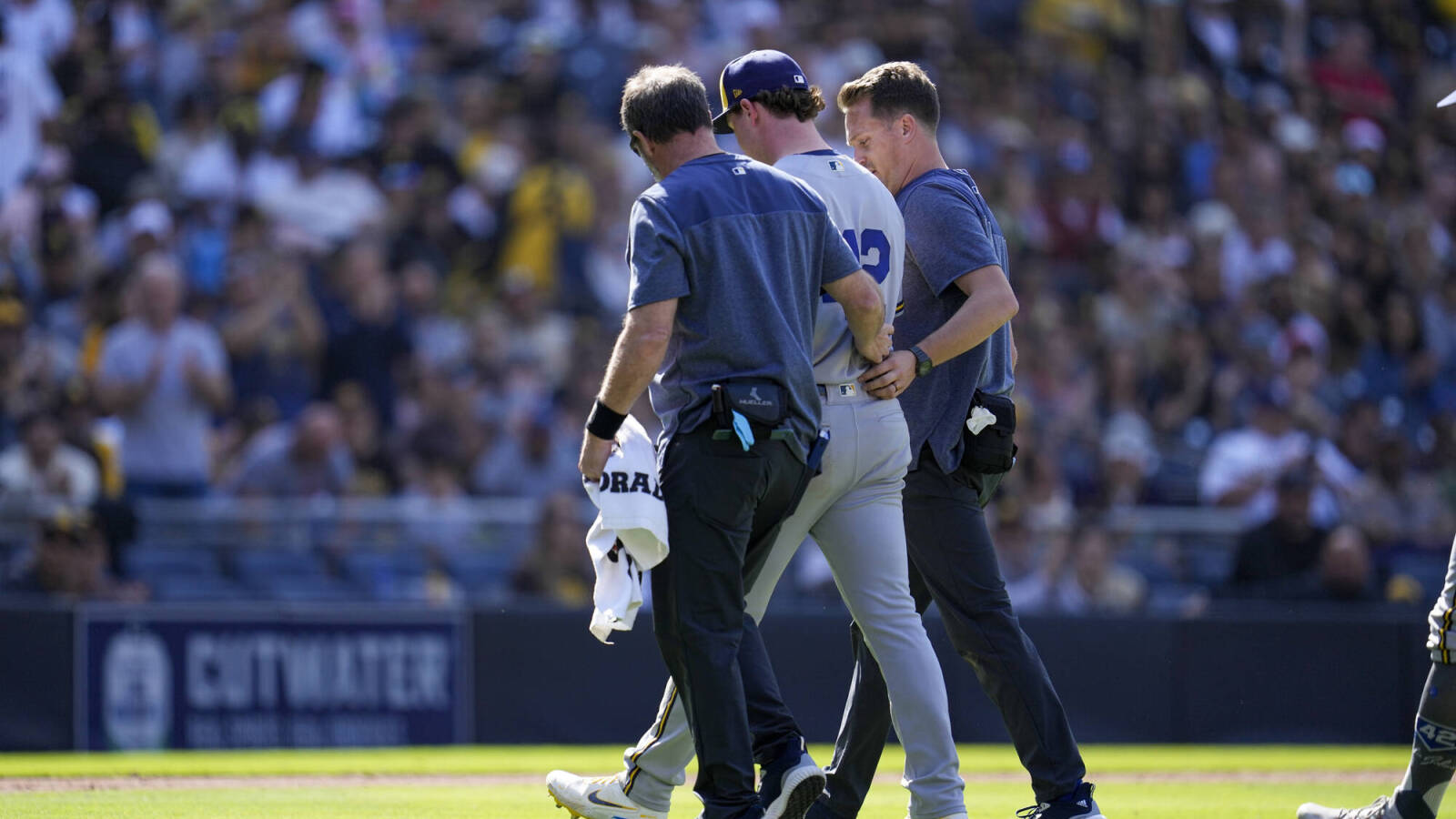 Brewers relief pitcher hit in face by line drive | Yardbarker