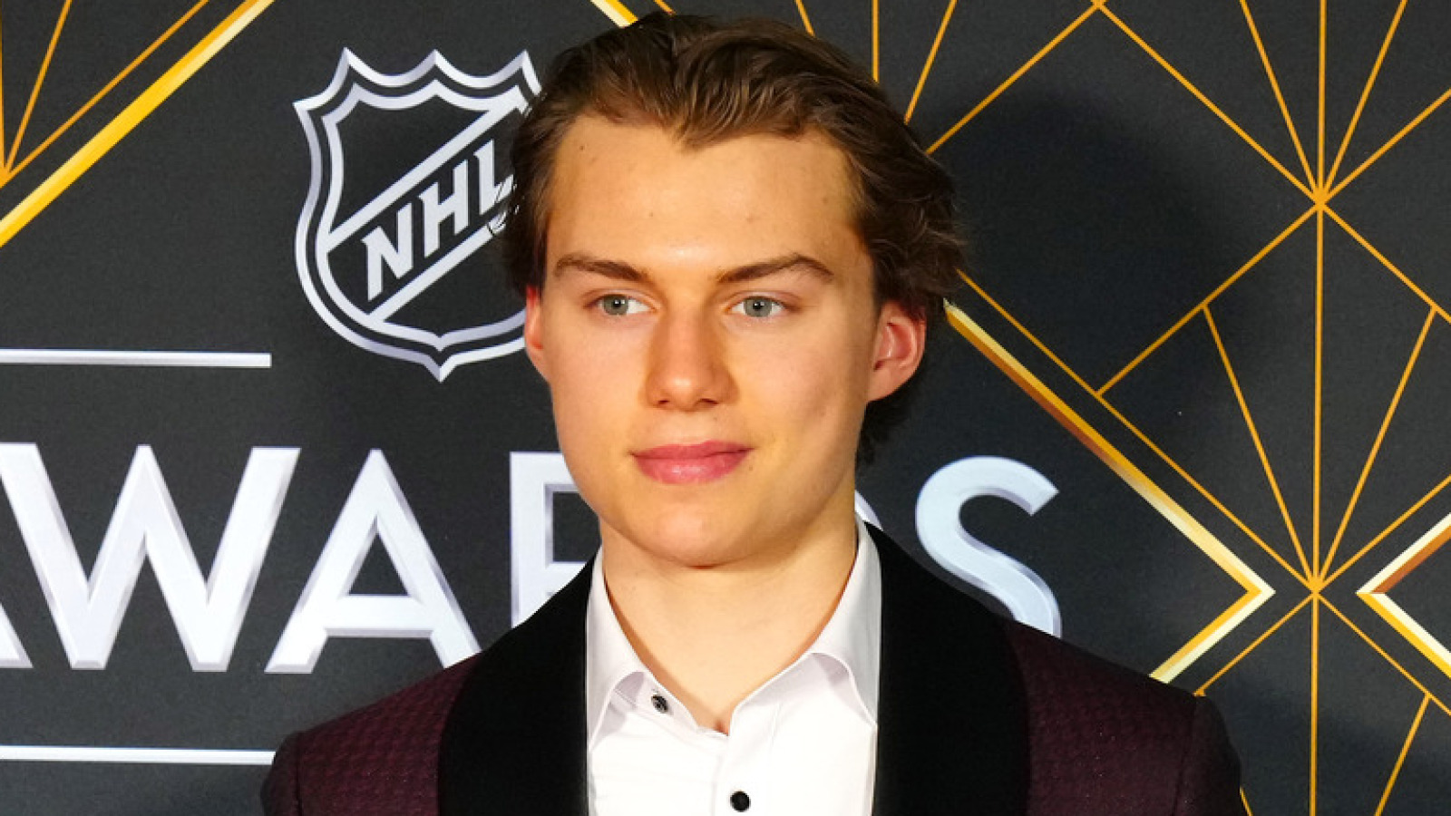 Blackhawks Have Decisions to Make with Crowded Forward Group | Yardbarker