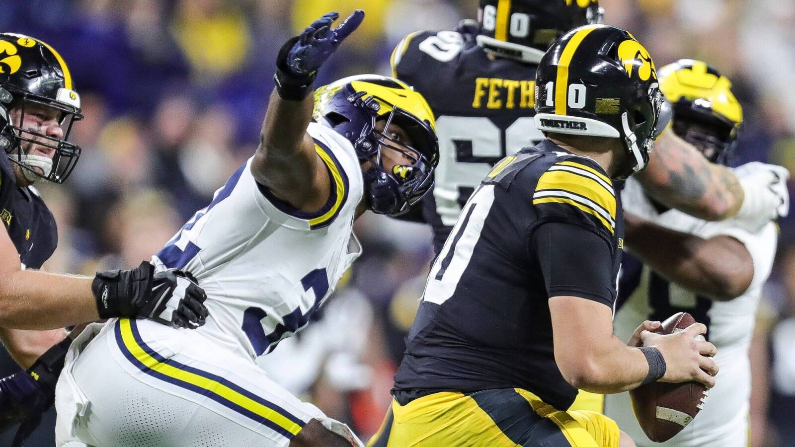 Iowa bar's promo goes horribly wrong as Hawkeyes shut out | Yardbarker