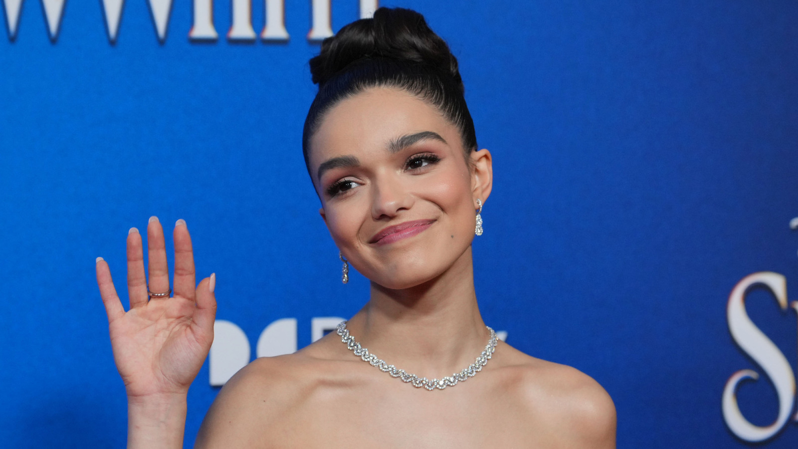 'Snow White' star Rachel Zegler meets voice of Ariel "princess to ...