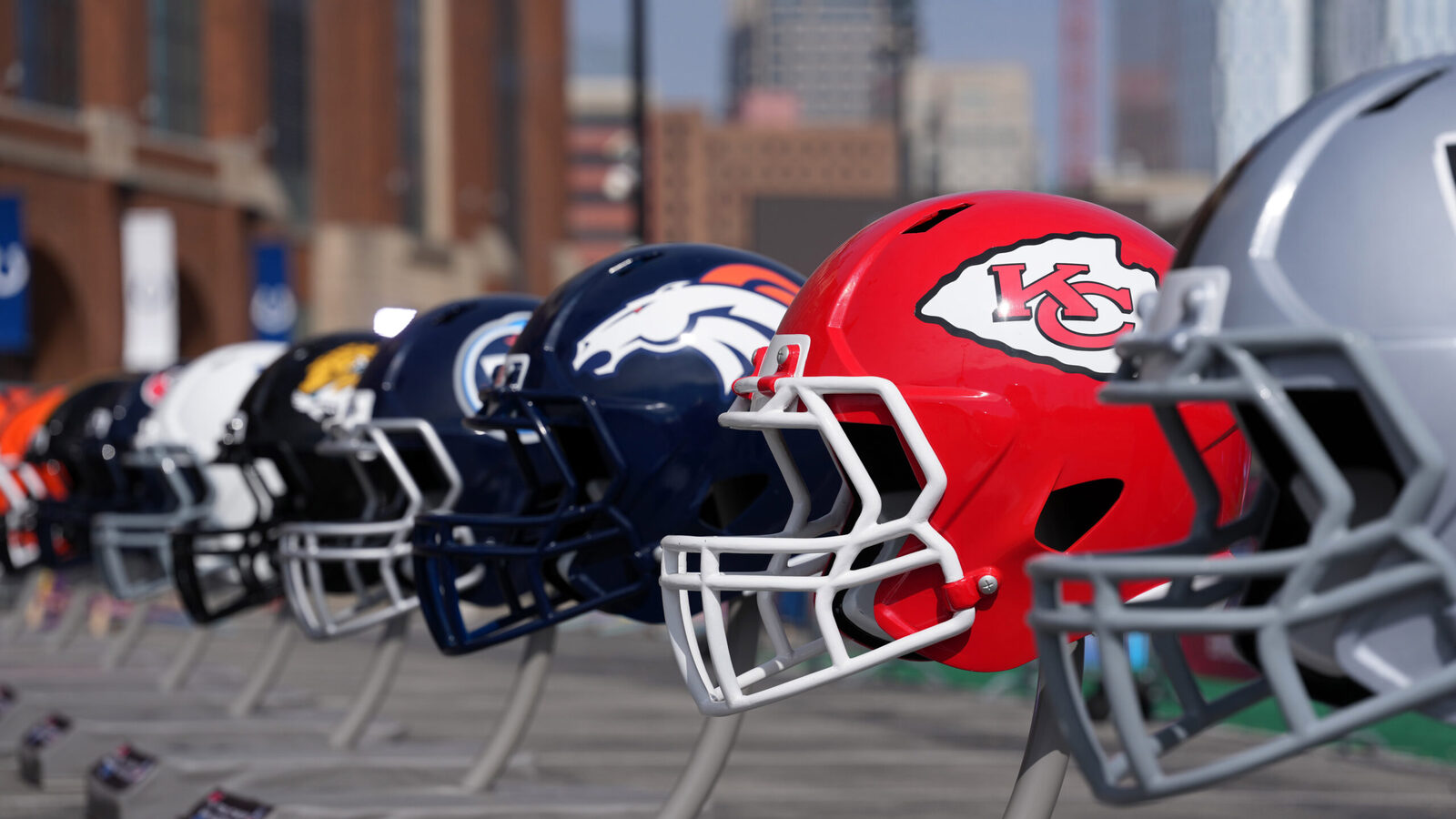 Washington Signs Chiefs Edge Defender for $7 Million as Kansas City ...