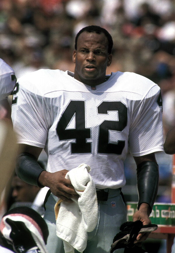 Ronnie Lott Retires