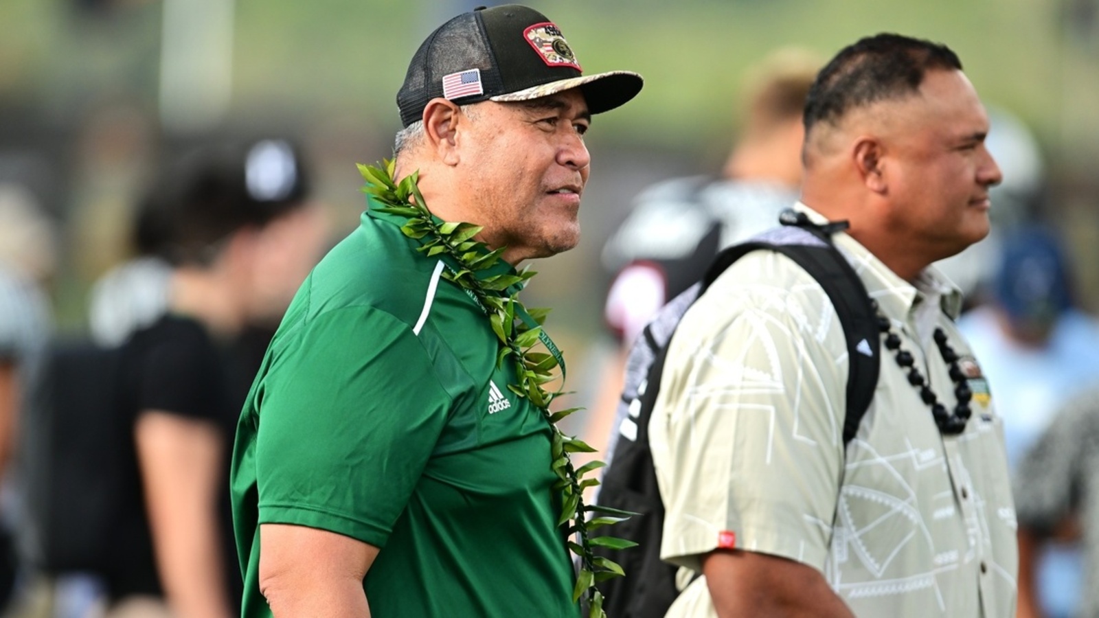 Four-time Super Bowl champion Jesse Sapolu seen teaching high school ...