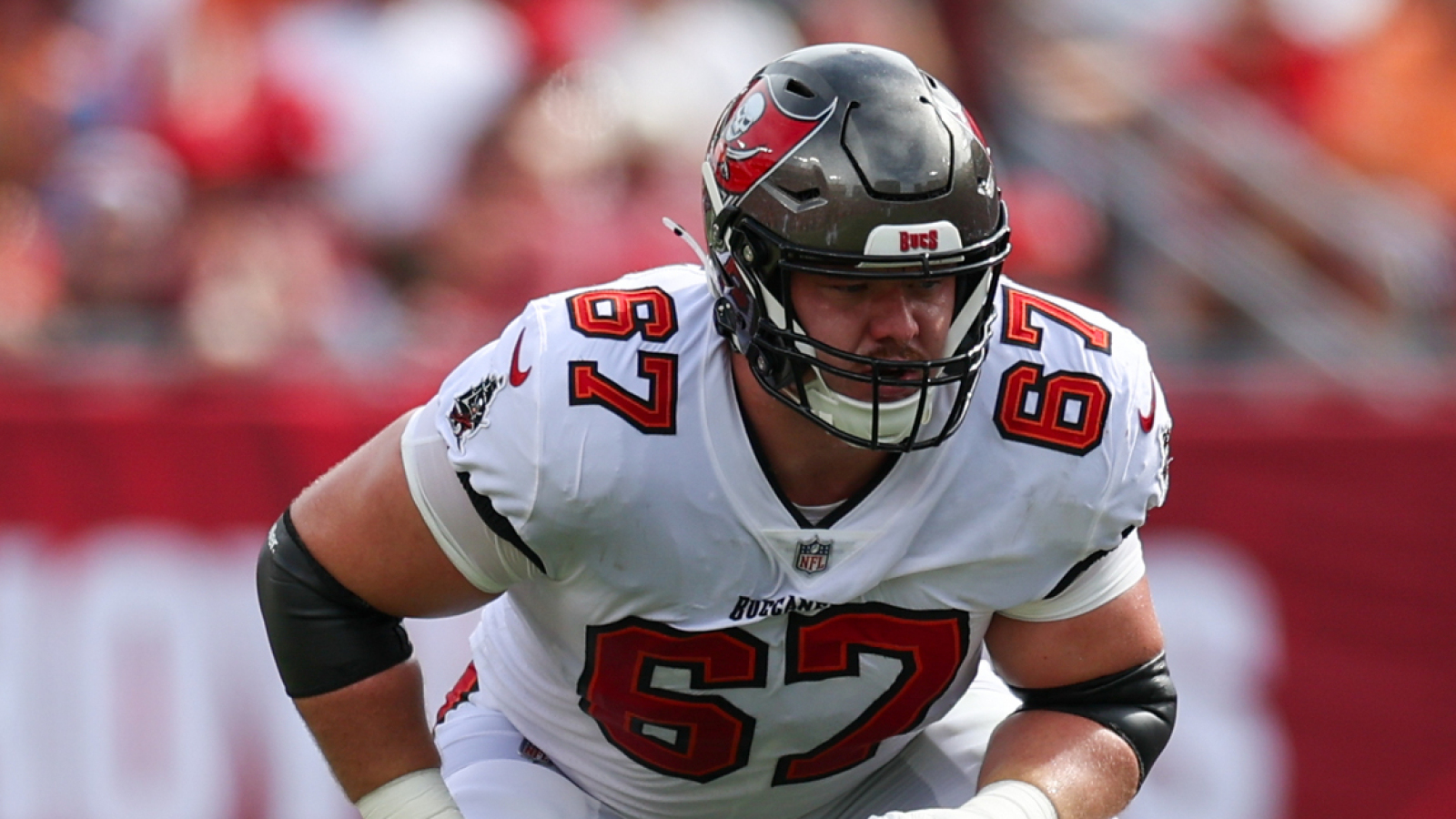 Buccaneers sign key offensive lineman to a four-year extension | Yardbarker
