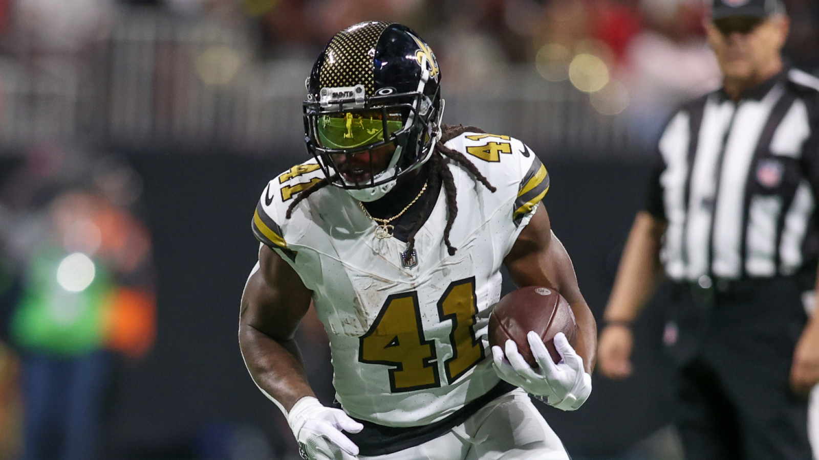 Alvin Kamara sets record straight on his contract situation | Yardbarker