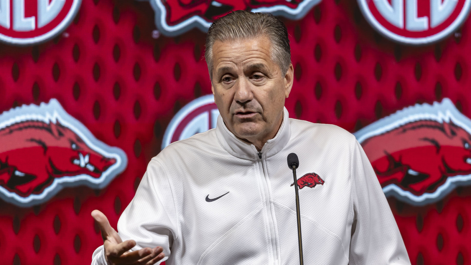 Arkansas pays tribute to longtime Razorback journalist | Yardbarker