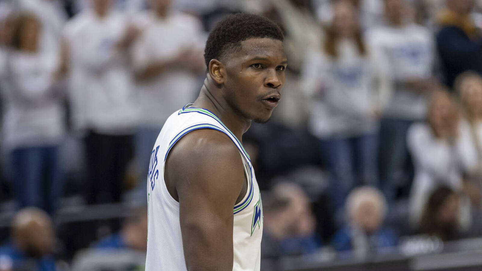 Watch: Anthony Edwards has interesting interaction with ref | Yardbarker