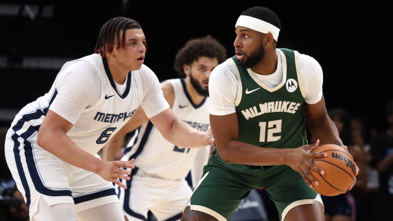 Hornets agree to 10-day deal with former Bucks center | Yardbarker