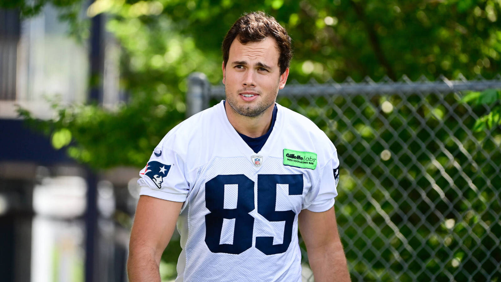 Hunter Henry awkwardly gives praise to Aaron Hernandez | Yardbarker
