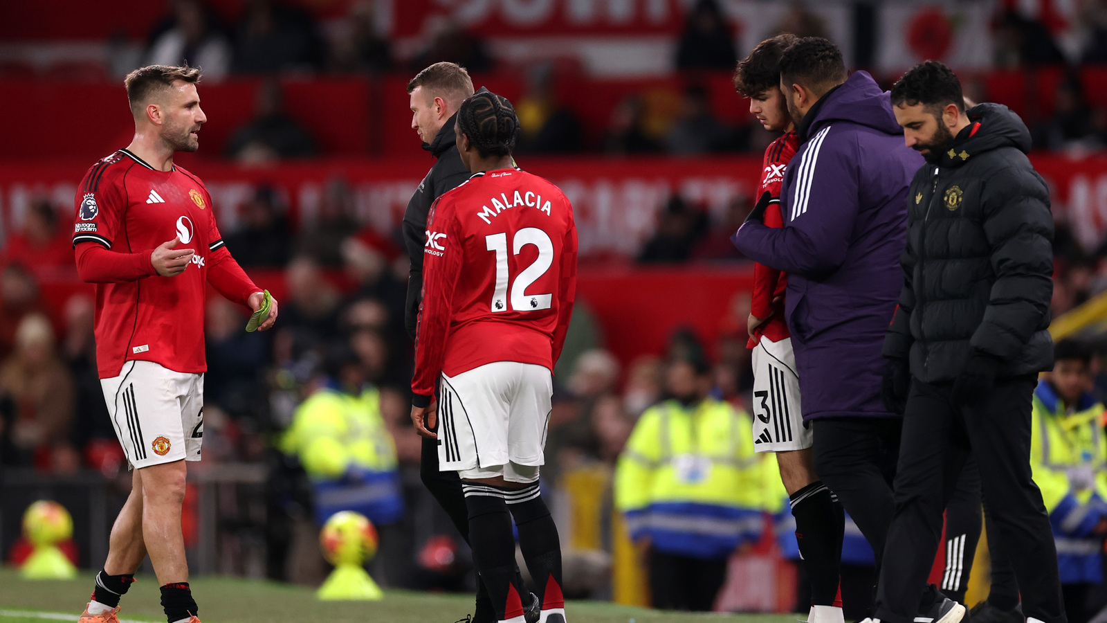 Luckhurst bombshell: Senior Man Utd man ‘could still leave’ this month ...