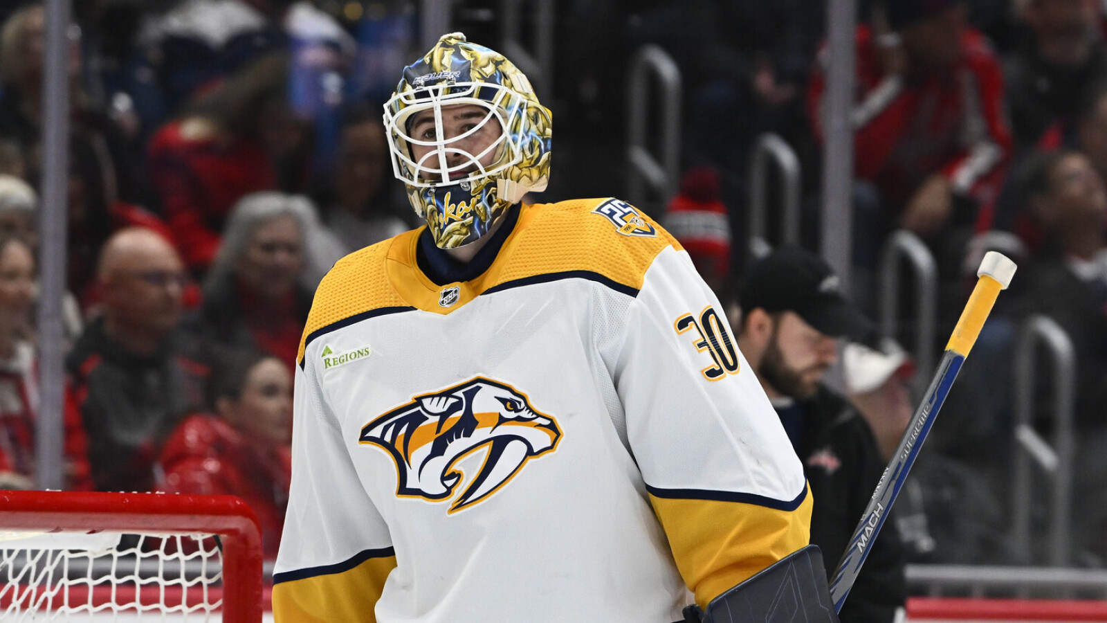 Los depredadores cambian el mejor prospecto de portero a los Sharks ...