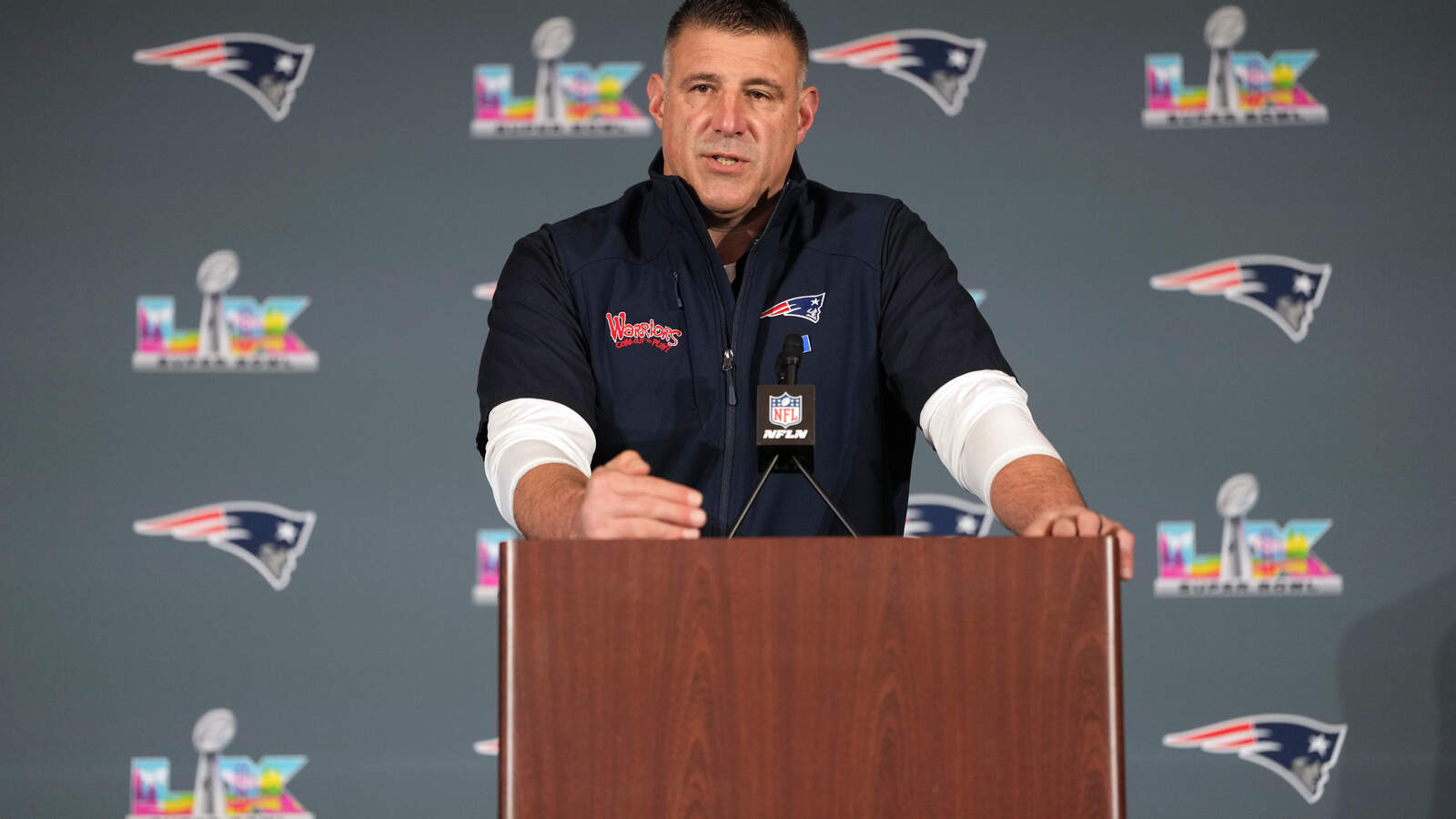 New England Patriots Head Coach Mike Vrabel Named AP NFL Coach Of the ...