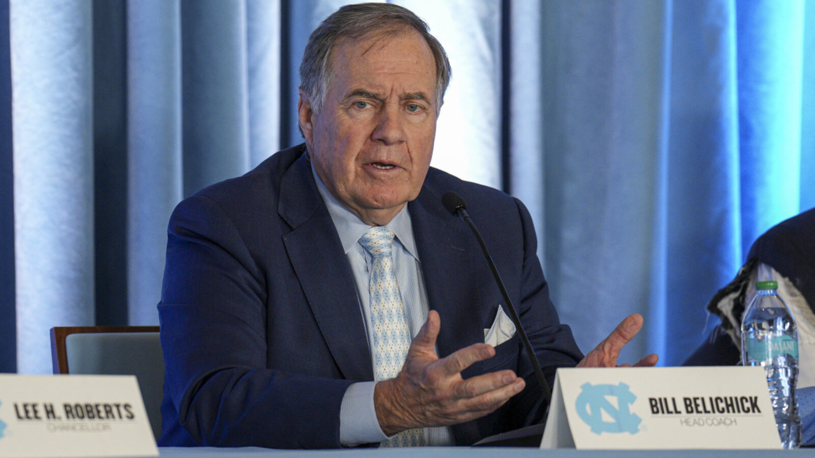 Photo of Bill Belichick's Odd Press Conference After UNC Loss Sparks ...