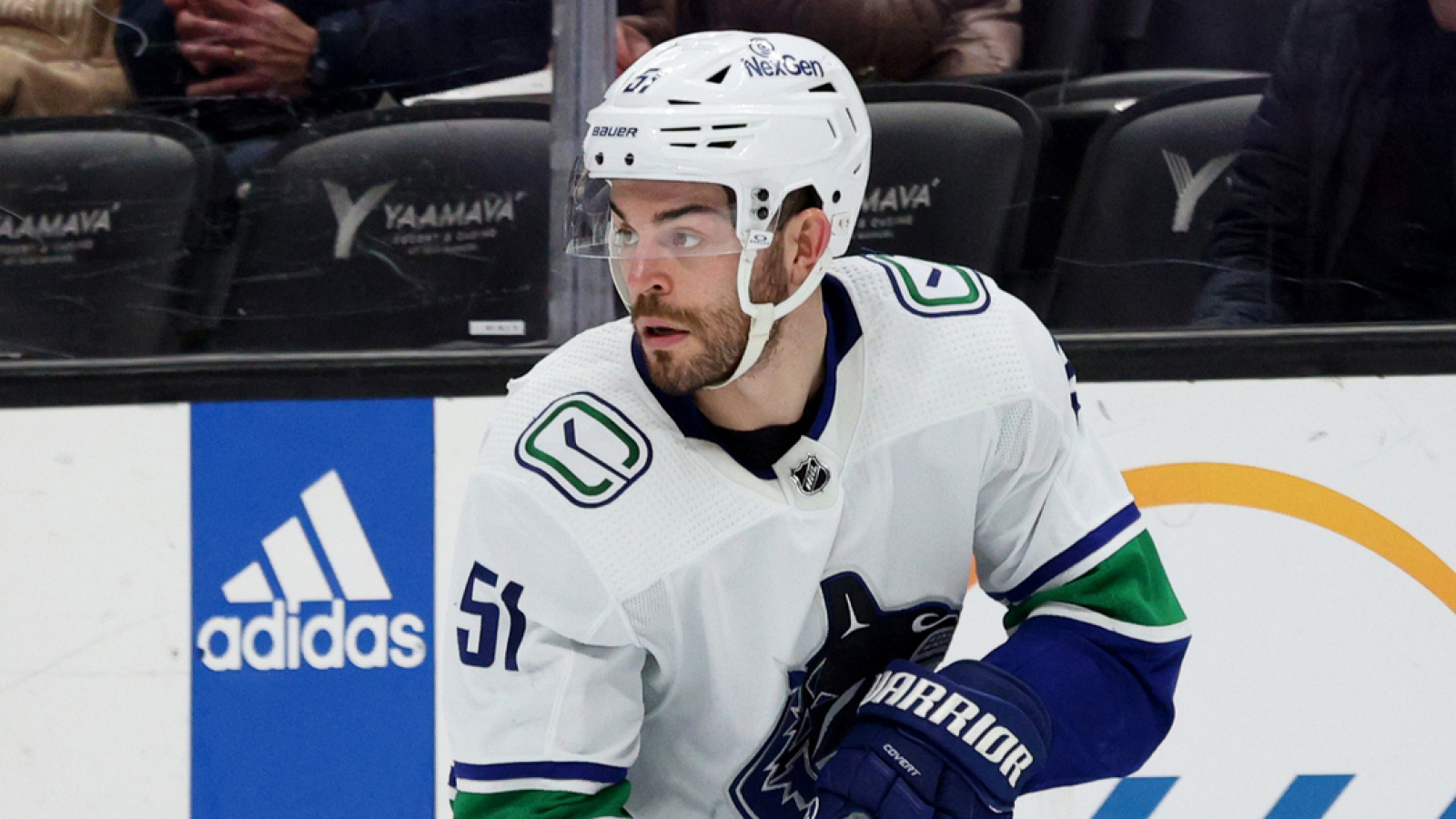 Canucks sign veteran defenseman to one-year extension | Yardbarker