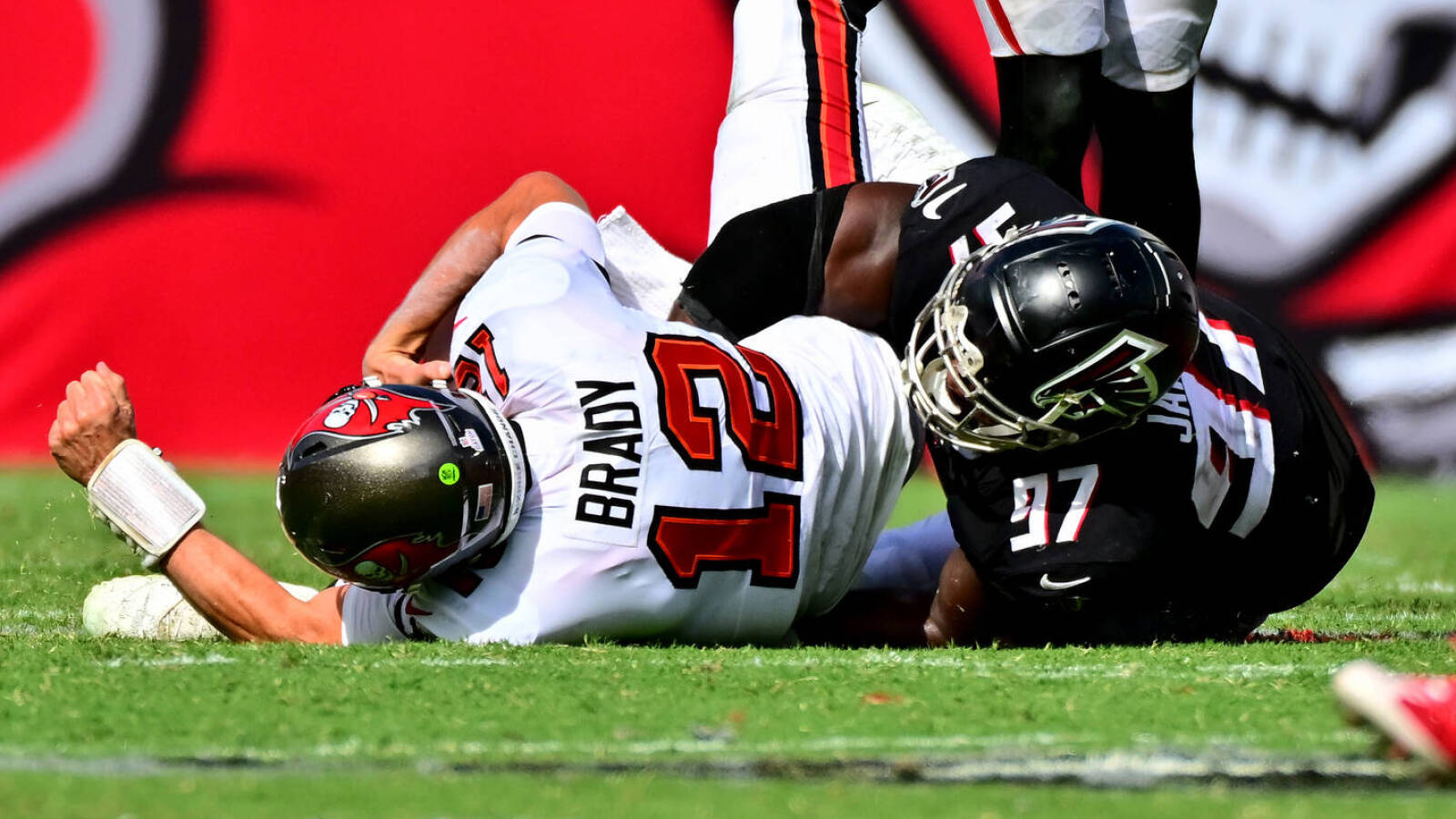 Horrible roughing-the-passer call mars ending of Bucs-Falcons | Yardbarker