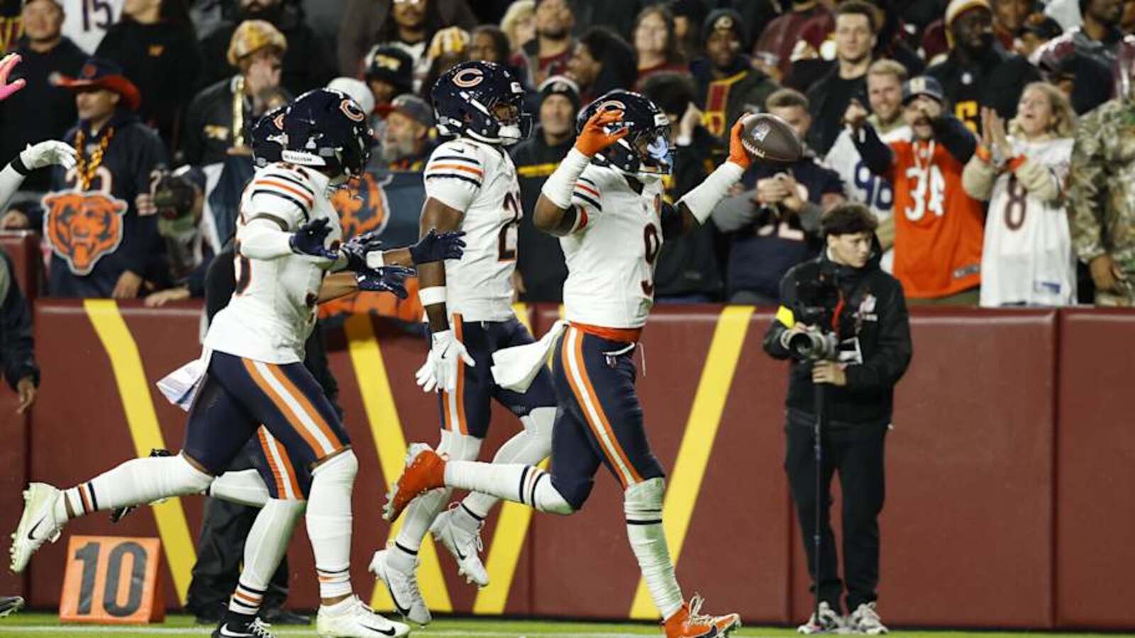 Backup kicker perfect as Bears jump to early lead over Commanders in ...
