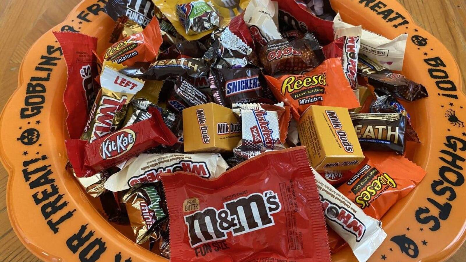 Trick or treat: The perfect Halloween candy for 32 NFL QBs | Yardbarker