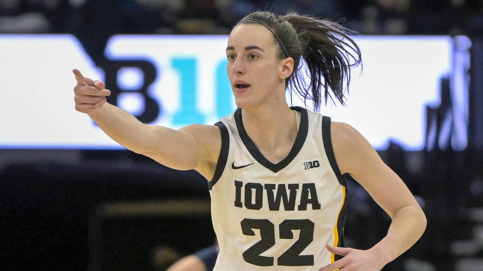 Watch Iowas Caitlin Clark Shows Off Range In Big Ten Semifinals