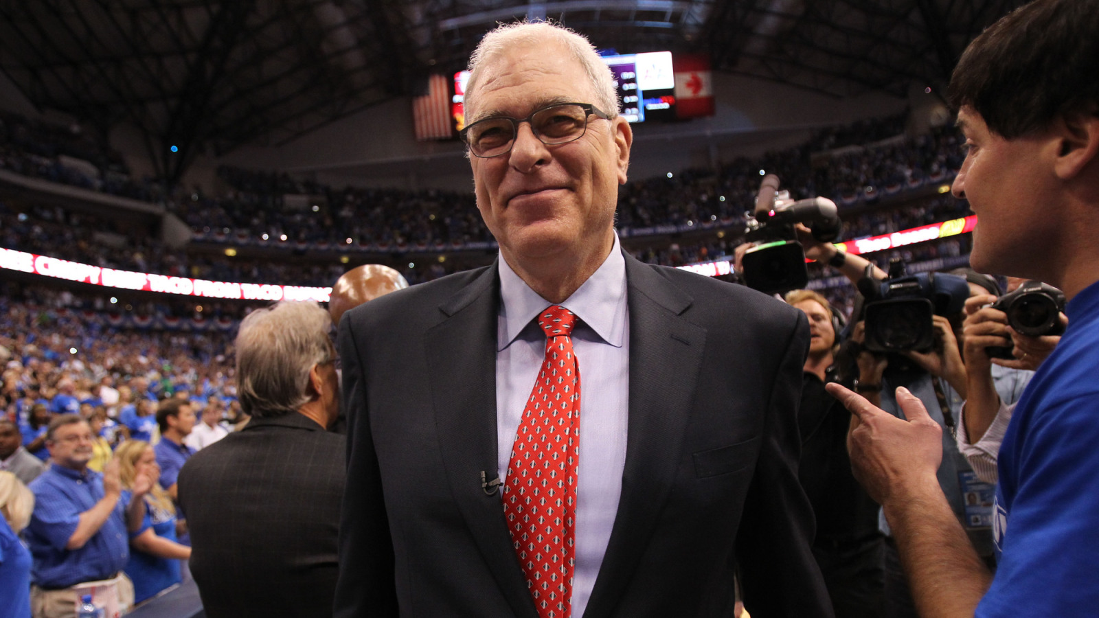 How Phil Jackson's Triangle Offense Turned Michael Jordan Into An NBA ...