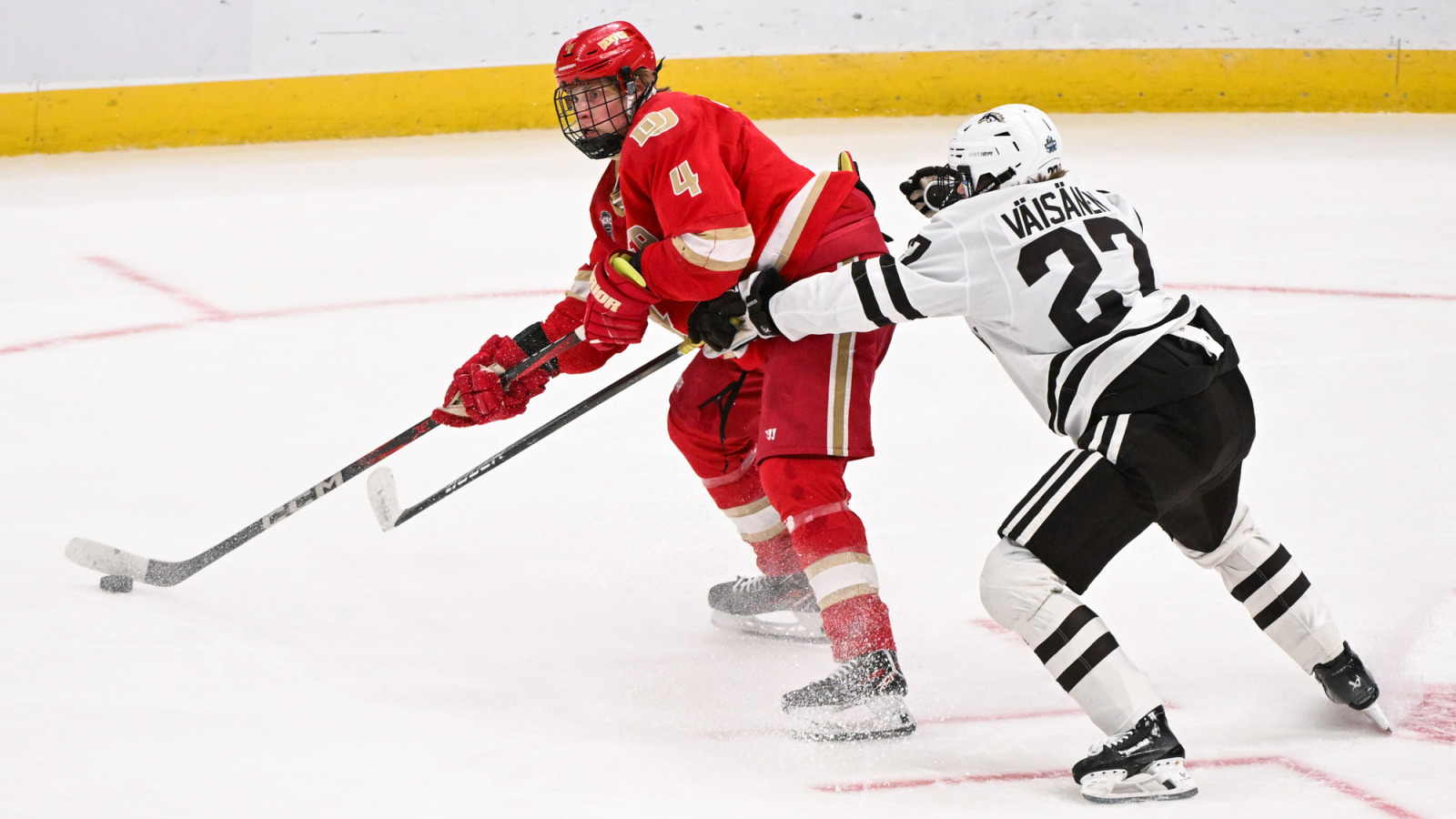 Panthers sign winger following his impressive college career | Yardbarker