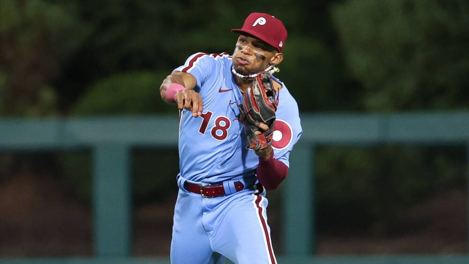 Watch: Phillies CF Johan Rojas robs Braves star Ronald Acuna | Yardbarker