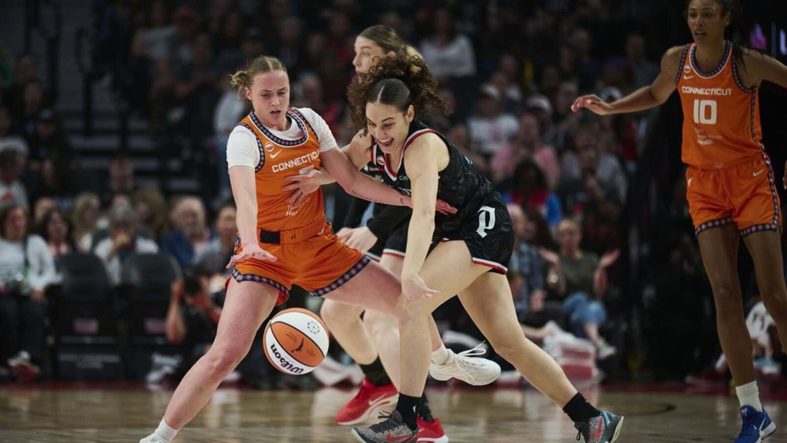 Fire pull away in fourth quarter to beat Sun, extend win streak to 3 ...