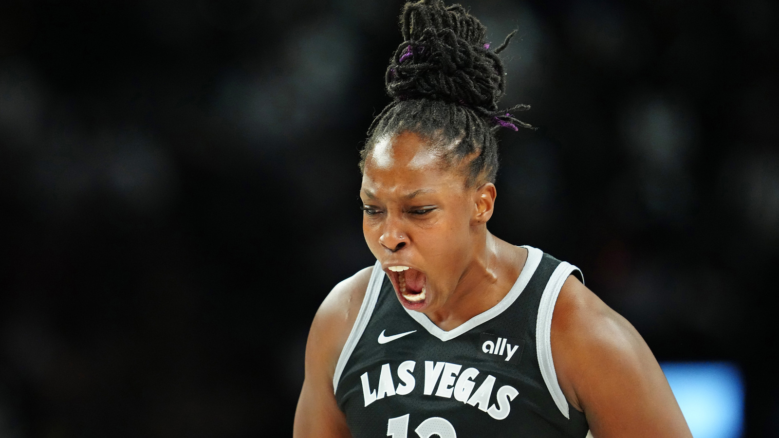 Chelsea Gray continues to showcase her on-court brilliance | Yardbarker