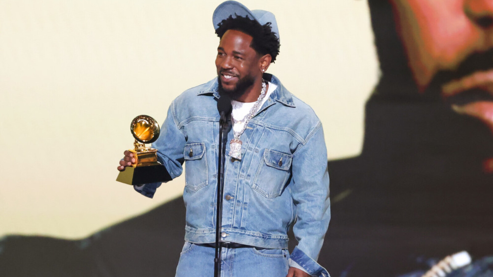 Grammy Awards: Kendrick Lamar takes Record of the Year | Yardbarker