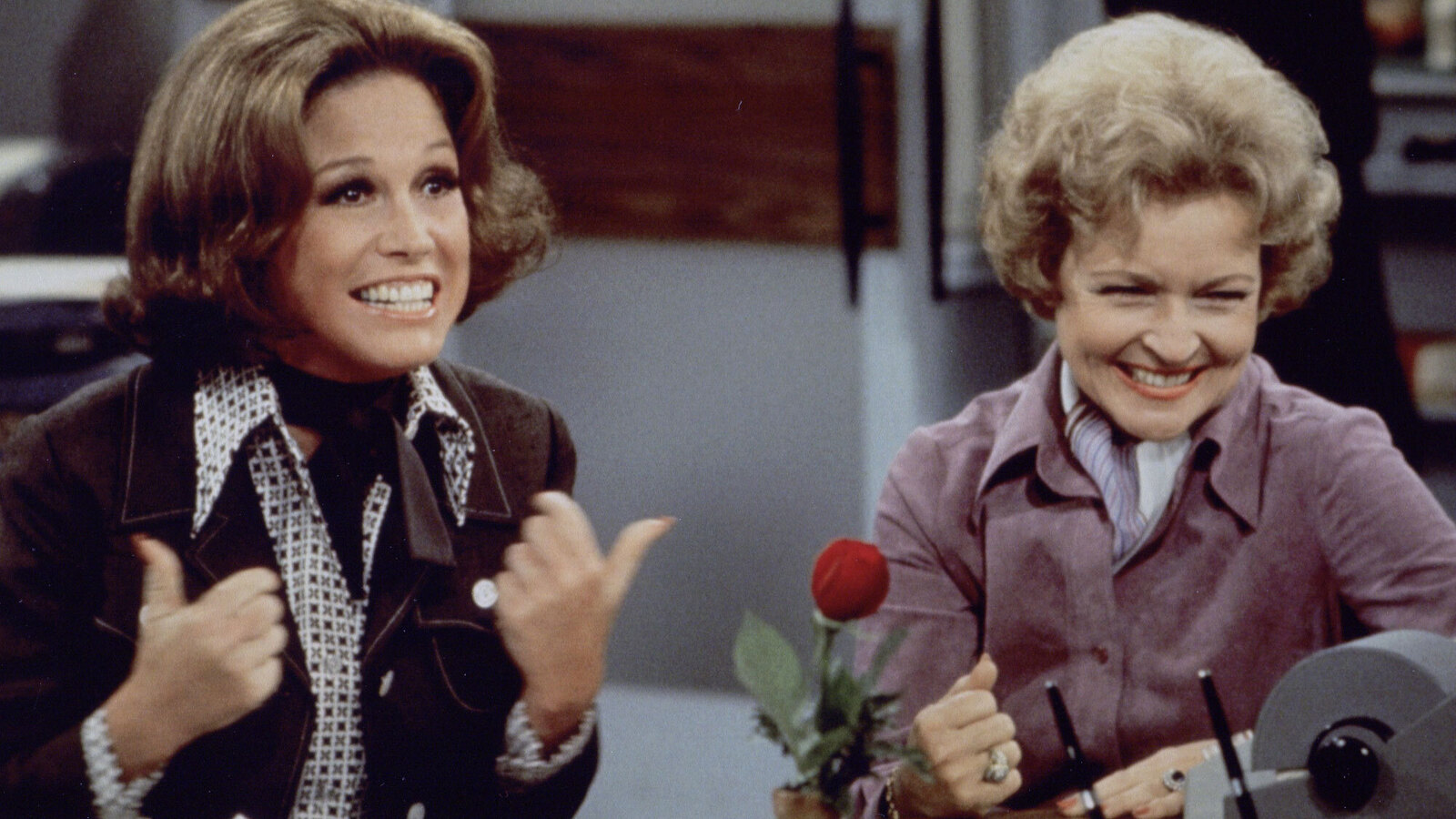 20 A-list actors who had a second hit TV show | Yardbarker