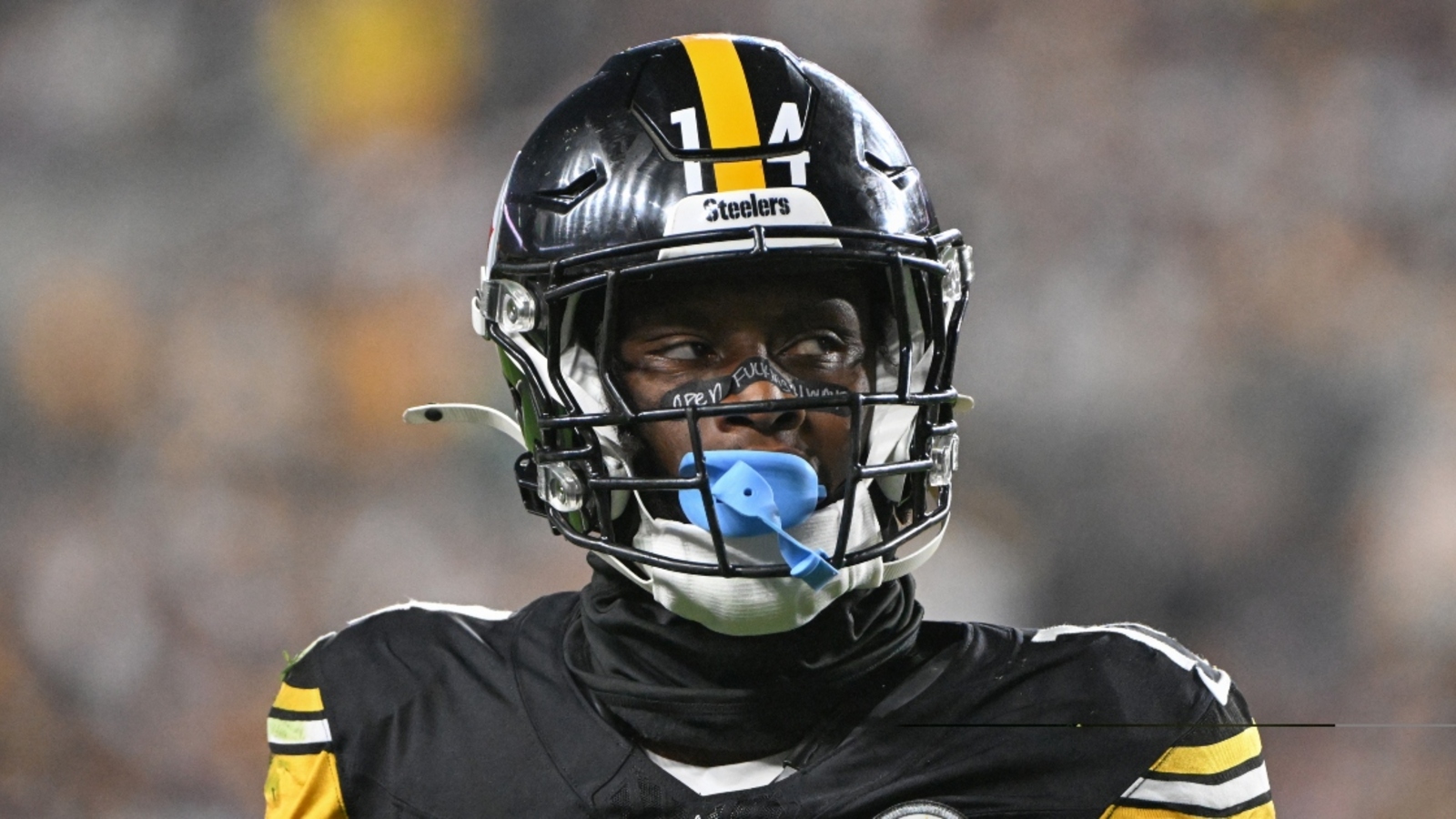 Steelers WR George Pickens held back by security after loss to Browns ...