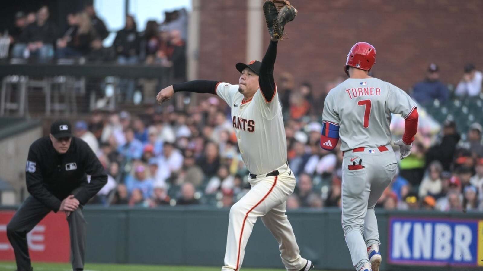 Giants score twice in 8th to get by Phillies | Yardbarker