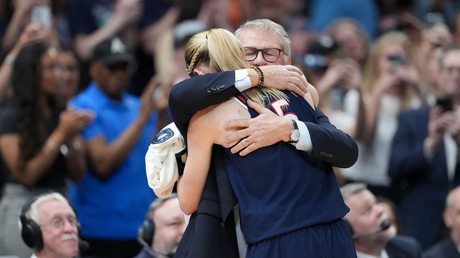 Geno Auriemma drops GOAT truth bomb on Paige Bueckers’ UConn ‘journey ...