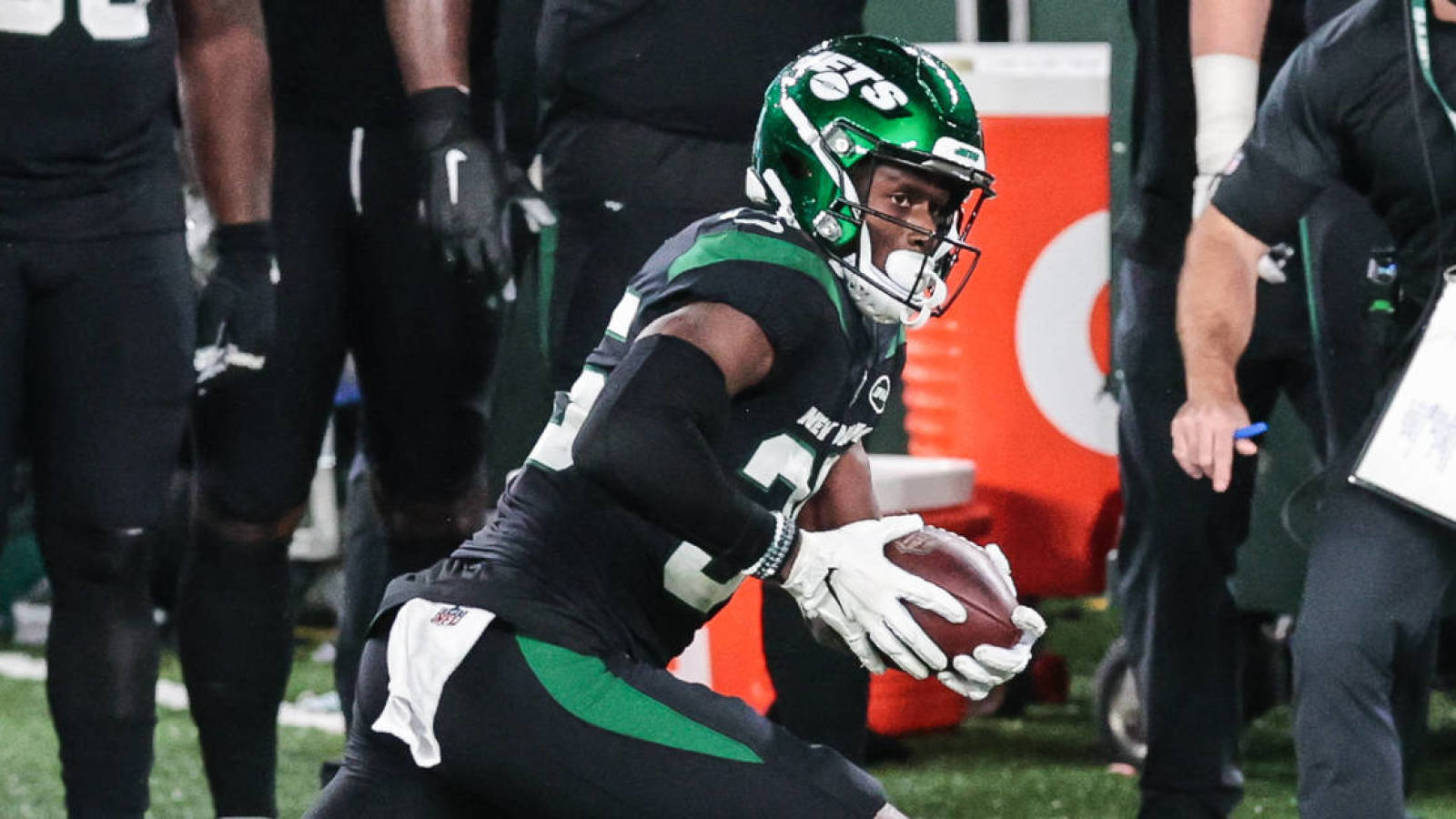 Pierre Desir donates 10,000 meals to Houston Food Bank | Yardbarker